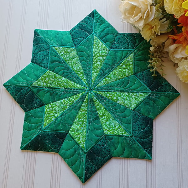 Quilted Star Table Topper – Machine Embroidery Design | EmbWeekly