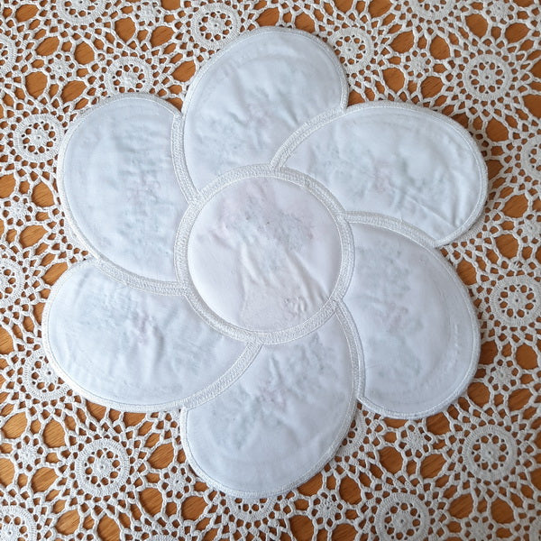 Christmas Table Topper – Machine Embroidery Design | EmbWeekly