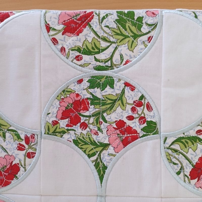 Clam Shell Quilted Table Runner – Machine Embroidery Design | EmbWeekly