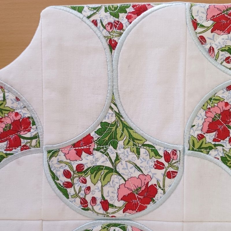 Clam Shell Quilted Table Runner – Machine Embroidery Design | EmbWeekly