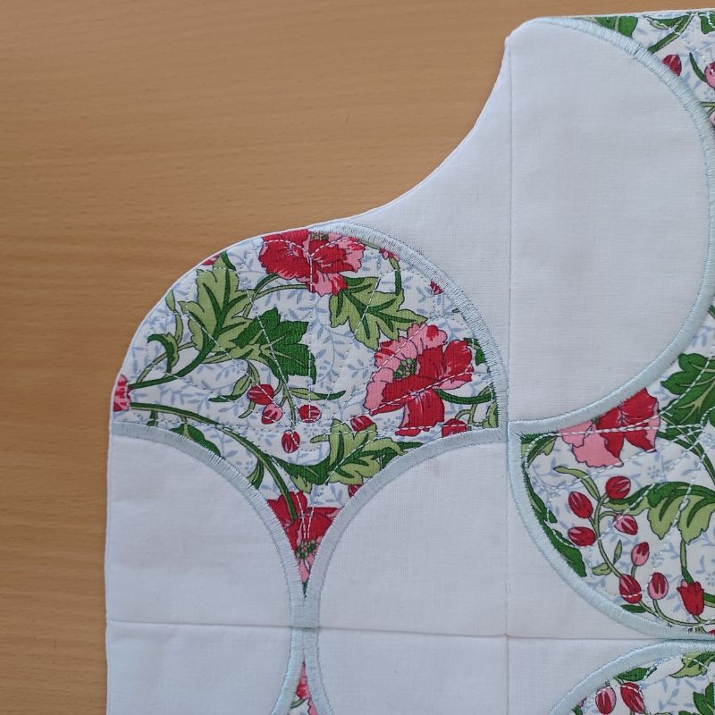 Clam Shell Quilted Table Runner – Machine Embroidery Design | EmbWeekly
