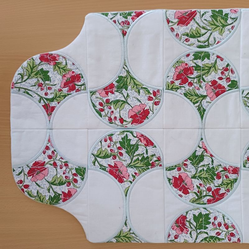 Clam Shell Quilted Table Runner – Machine Embroidery Design | EmbWeekly